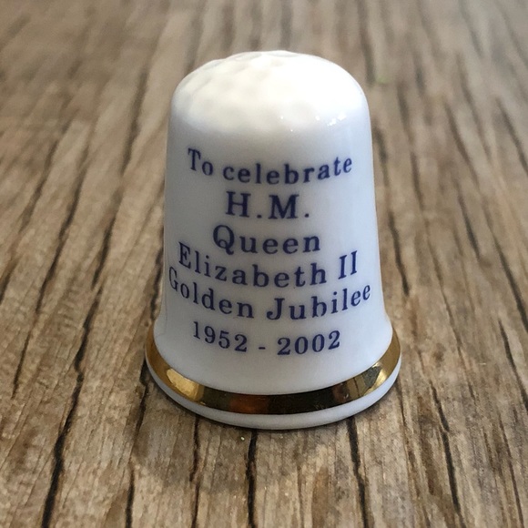 None | Other | Vintage Commemorative Thimble For Her Majesty Queen ...